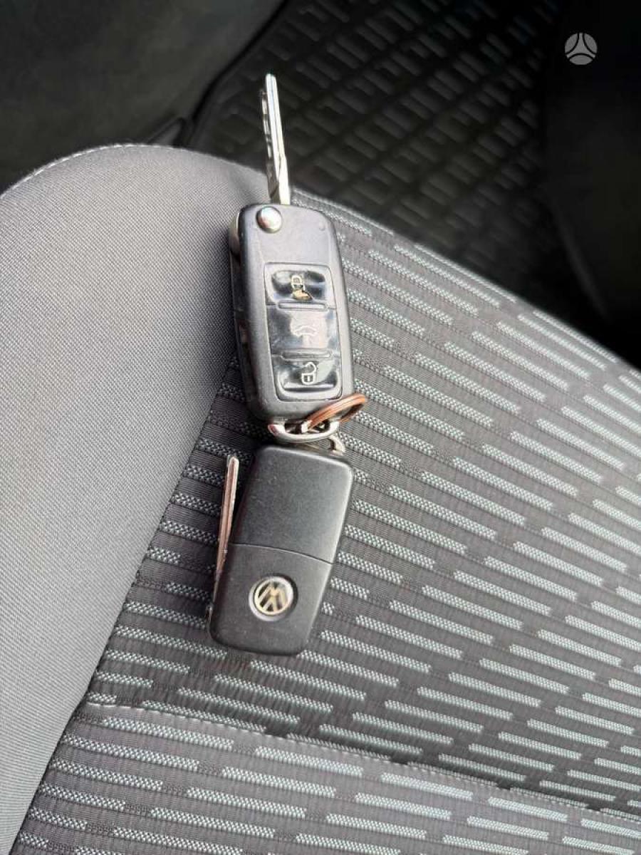 Melns Volkswagen Multivan 2015 Raseiniai, ar dzinēja tilpumu 2.00 L un nobraukumu 419 tūkst. km par 13500 €, foto 19 vietnē AUTOMOTO.COM.LV