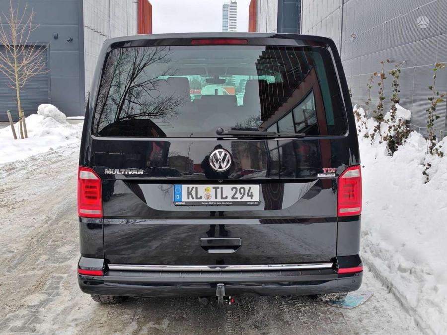 Black Volkswagen Multivan 2016 in Klaipeda, with an engine capacity of 2.00 L and mileage of 241 thousand km for 25500 €, photo 4 on AUTOMOTO.COM.LV