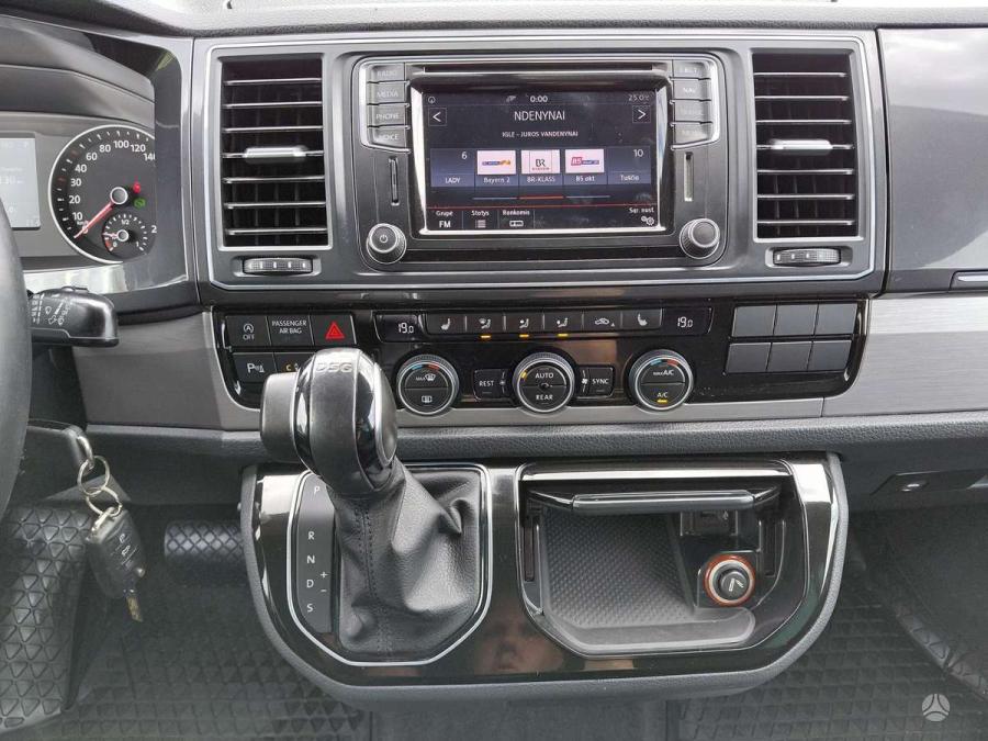 Melns Volkswagen Multivan 2016 Vilkaviškis, ar dzinēja tilpumu 2.00 L un nobraukumu 191 tūkst. km par 20500 €, foto 27 vietnē AUTOMOTO.COM.LV