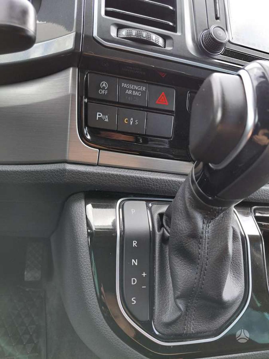 Melns Volkswagen Multivan 2016 Vilkaviškis, ar dzinēja tilpumu 2.00 L un nobraukumu 191 tūkst. km par 20500 €, foto 28 vietnē AUTOMOTO.COM.LV