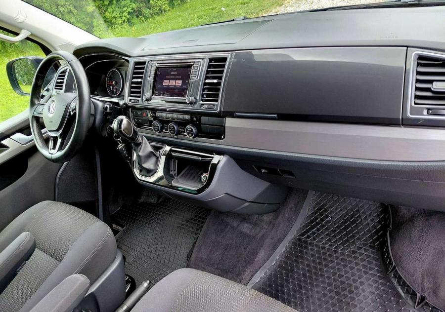 Melns Volkswagen Multivan 2016 Vilkaviškis, ar dzinēja tilpumu 2.00 L un nobraukumu 191 tūkst. km par 20500 €, foto 35 vietnē AUTOMOTO.COM.LV