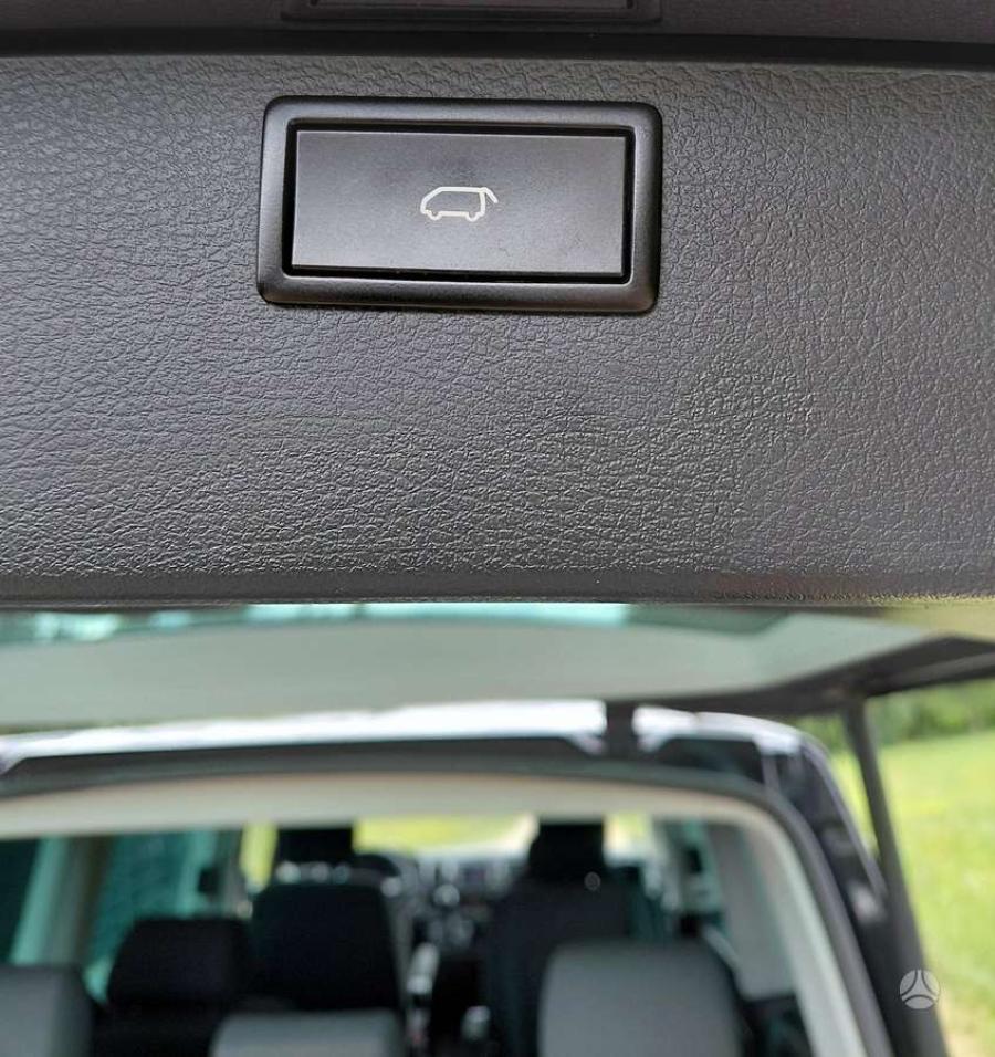 Melns Volkswagen Multivan 2016 Vilkaviškis, ar dzinēja tilpumu 2.00 L un nobraukumu 191 tūkst. km par 20500 €, foto 37 vietnē AUTOMOTO.COM.LV