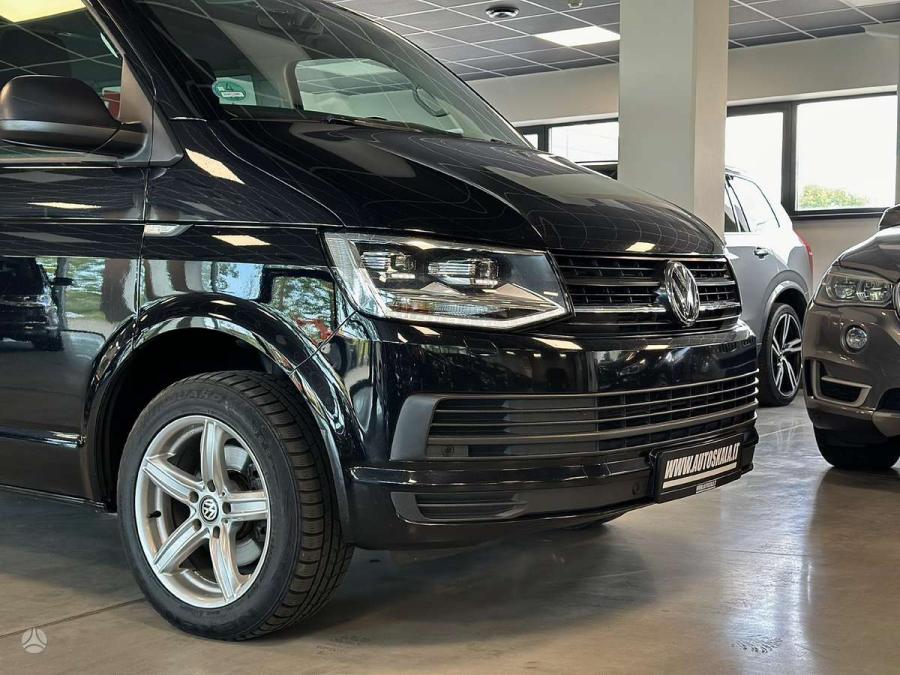 Melns Volkswagen Multivan 2017 Klaipėda, ar dzinēja tilpumu 1.97 L un nobraukumu 297 tūkst. km par 24900 €, foto 34 vietnē AUTOMOTO.COM.LV