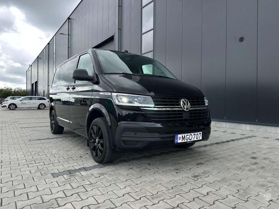Melns Volkswagen Multivan 2021 Klaipėda, ar dzinēja tilpumu 2.00 L un nobraukumu 37 tūkst. km par 43500 €, foto 1 vietnē AUTOMOTO.COM.LV