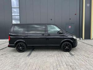 Melns Volkswagen Multivan 2021 Klaipėda, ar dzinēja tilpumu 2.00 L un nobraukumu 37 tūkst. km par 43500 €, foto 5 vietnē AUTOMOTO.COM.LV