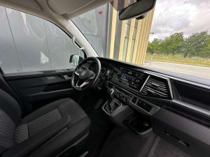 Melns Volkswagen Multivan 2021 Klaipėda, ar dzinēja tilpumu 2.00 L un nobraukumu 37 tūkst. km par 43500 €, foto 8 vietnē AUTOMOTO.COM.LV