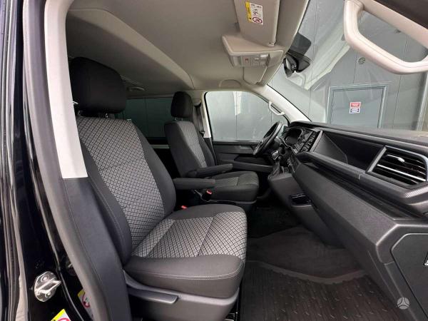 Melns Volkswagen Multivan 2021 Klaipėda, ar dzinēja tilpumu 2.00 L un nobraukumu 37 tūkst. km par 43500 €, foto 11 vietnē AUTOMOTO.COM.LV