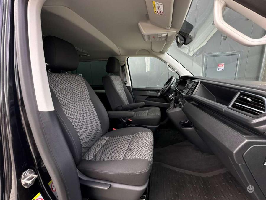 Melns Volkswagen Multivan 2021 Klaipėda, ar dzinēja tilpumu 2.00 L un nobraukumu 37 tūkst. km par 43500 €, foto 11 vietnē AUTOMOTO.COM.LV