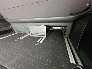 Melns Volkswagen Multivan 2021 Klaipėda, ar dzinēja tilpumu 2.00 L un nobraukumu 37 tūkst. km par 43500 €, foto 17 vietnē AUTOMOTO.COM.LV
