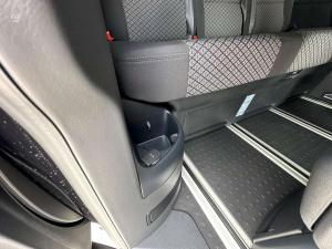 Melns Volkswagen Multivan 2021 Klaipėda, ar dzinēja tilpumu 2.00 L un nobraukumu 37 tūkst. km par 43500 €, foto 18 vietnē AUTOMOTO.COM.LV
