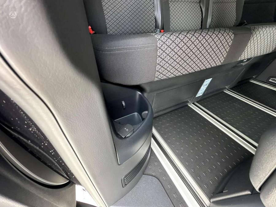 Melns Volkswagen Multivan 2021 Klaipėda, ar dzinēja tilpumu 2.00 L un nobraukumu 37 tūkst. km par 43500 €, foto 18 vietnē AUTOMOTO.COM.LV