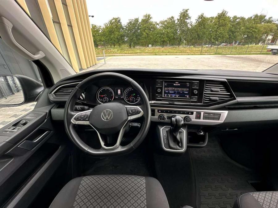 Melns Volkswagen Multivan 2021 Klaipėda, ar dzinēja tilpumu 2.00 L un nobraukumu 37 tūkst. km par 43500 €, foto 21 vietnē AUTOMOTO.COM.LV