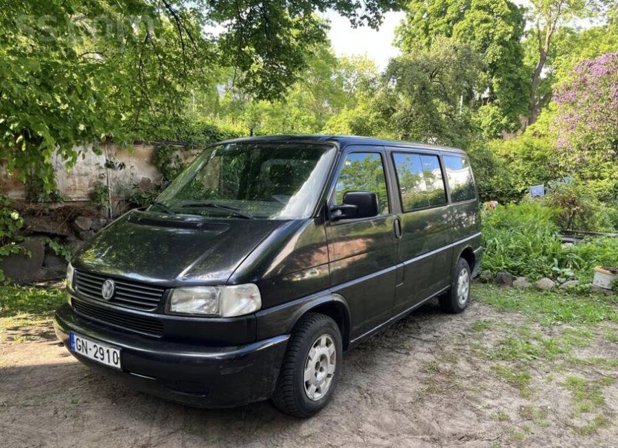 Black Volkswagen Multivan 1996 in Riga, with an engine capacity of 2.40 L and mileage of 396 thousand km for 2700 €, photo 3 on AUTOMOTO.COM.LV