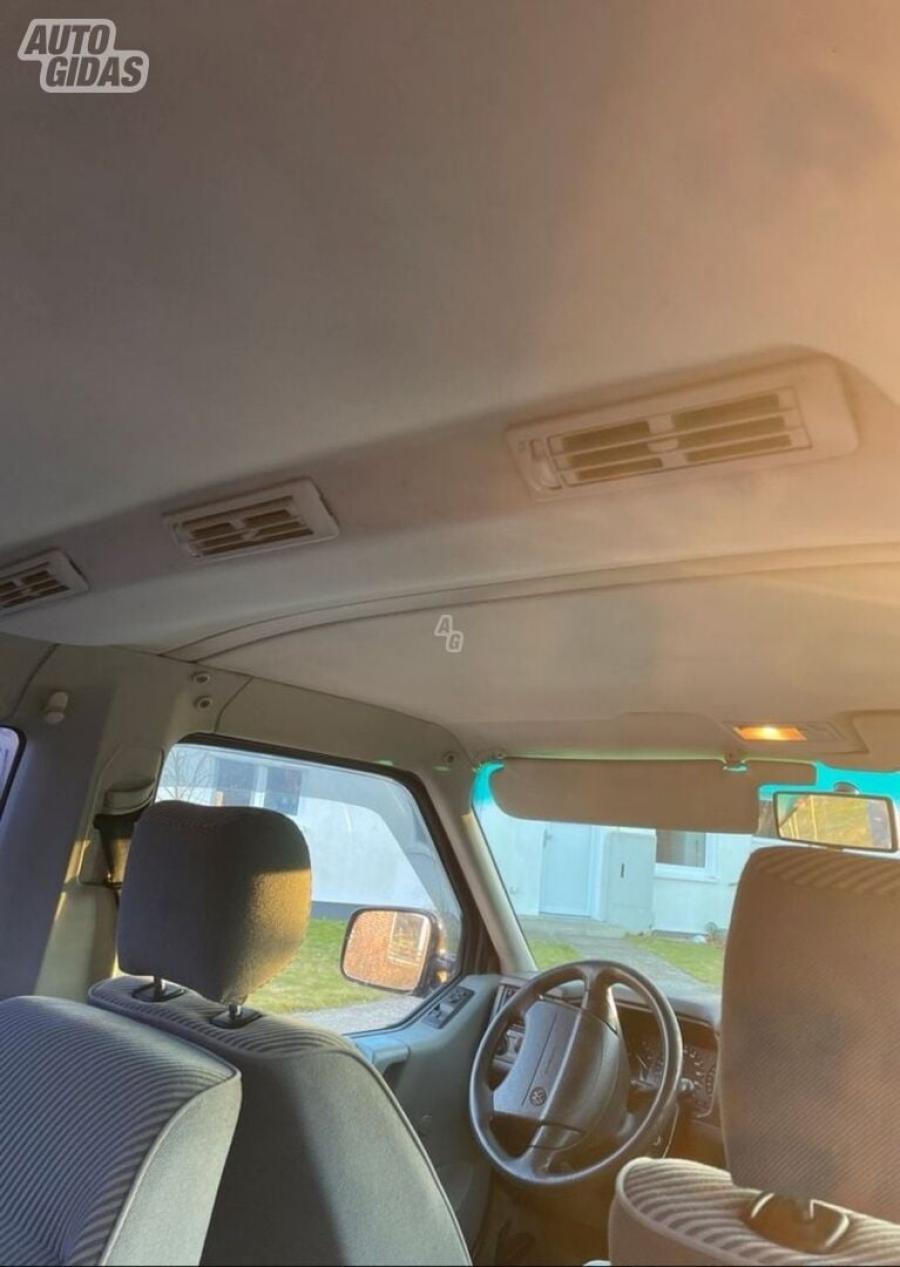 Melns Volkswagen Multivan 1996 Klaipėda, ar dzinēja tilpumu 2.50 L un nobraukumu 289 tūkst. km par 4650 €, foto 25 vietnē AUTOMOTO.COM.LV