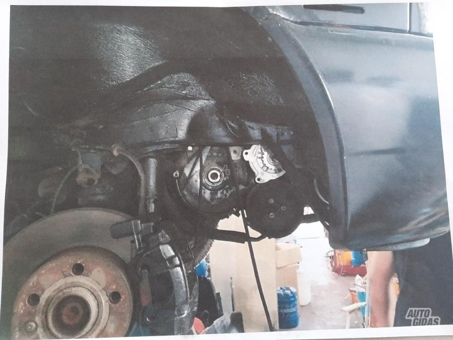 Melns Volkswagen Multivan 1996 Klaipėda, ar dzinēja tilpumu 2.50 L un nobraukumu 289 tūkst. km par 4650 €, foto 27 vietnē AUTOMOTO.COM.LV