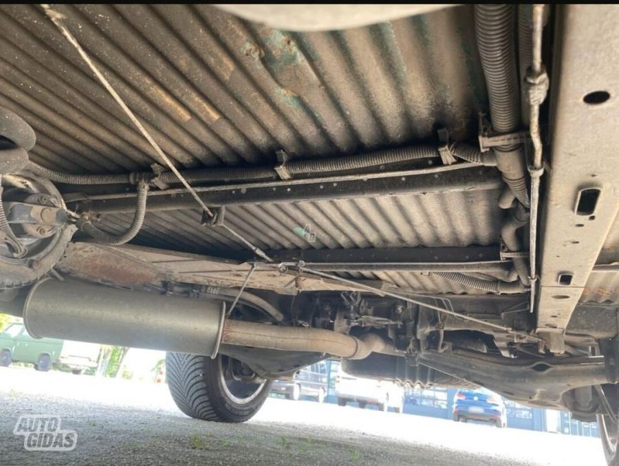 Melns Volkswagen Multivan 1996 Klaipėda, ar dzinēja tilpumu 2.50 L un nobraukumu 289 tūkst. km par 4650 €, foto 30 vietnē AUTOMOTO.COM.LV
