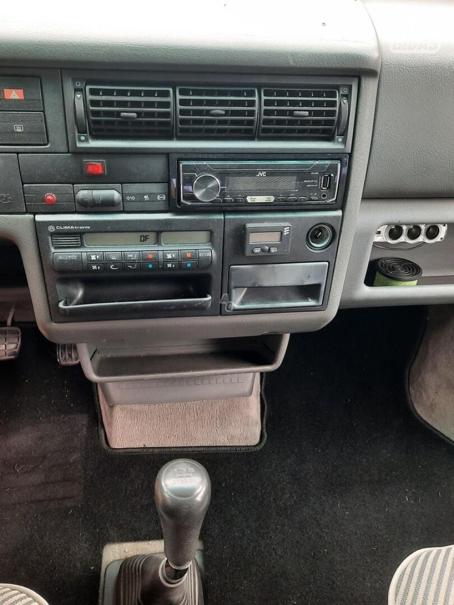 Black Volkswagen Multivan 1996 in Klaipeda, with an engine capacity of 2.50 L and mileage of 289 thousand km for 4200 €, photo 24 on AUTOMOTO.COM.LV
