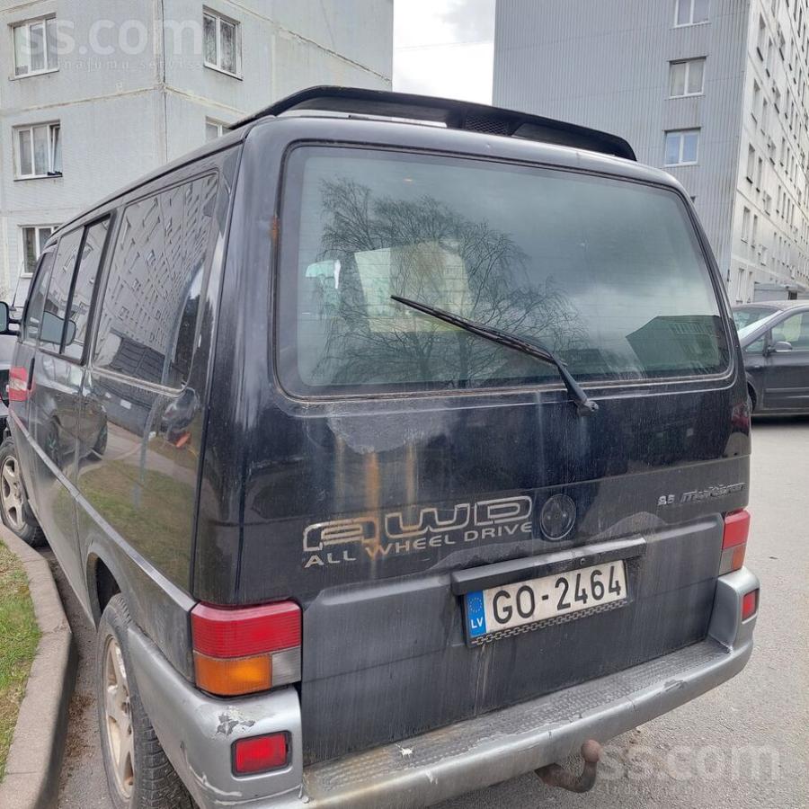 Black Volkswagen Multivan 1997 in Riga, with an engine capacity of 2.50 L and mileage of 460 thousand km for 2250 €, photo 2 on AUTOMOTO.COM.LV