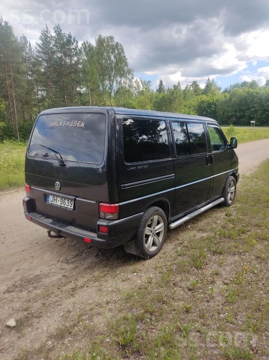 Black Volkswagen Multivan 2002 in Jekabpils, with an engine capacity of 2.50 L and mileage of 310 thousand km for 7500 €, photo 4 on AUTOMOTO.COM.LV
