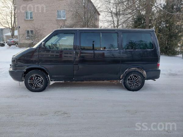 Melns Volkswagen Multivan 2002 Rēzekne, ar dzinēja tilpumu 2.50 L un nobraukumu 383 tūkst. km par 8250 €, foto 2 vietnē AUTOMOTO.COM.LV