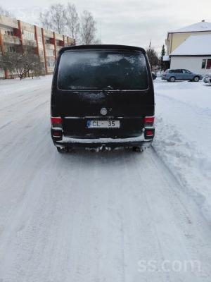 Black Volkswagen Multivan 2002 in Rezekne, with an engine capacity of 2.50 L and mileage of 383 thousand km for 8250 €, photo 3 on AUTOMOTO.COM.LV