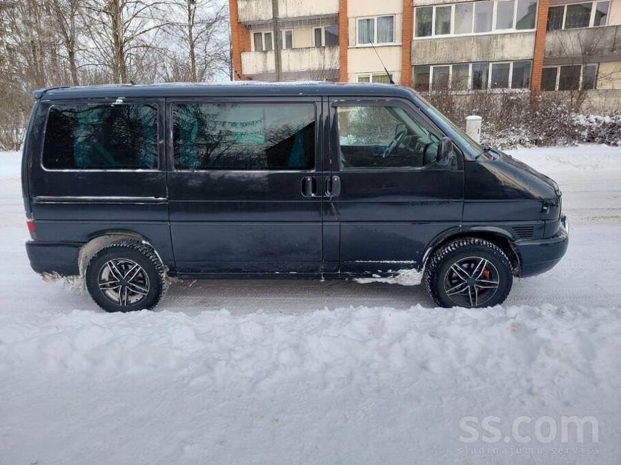 Black Volkswagen Multivan 2002 in Rezekne, with an engine capacity of 2.50 L and mileage of 383 thousand km for 8250 €, photo 4 on AUTOMOTO.COM.LV