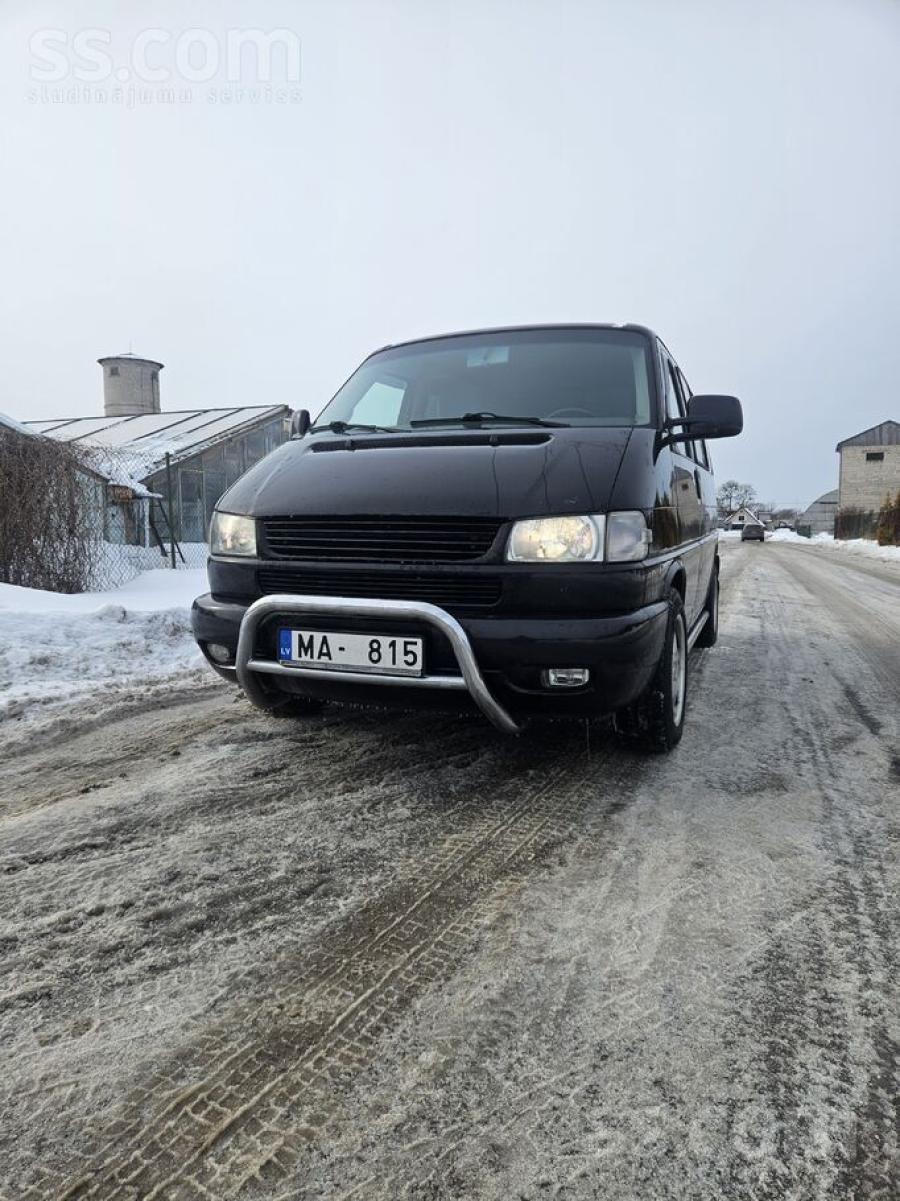 Black Volkswagen Multivan 2002 in Liepaja, with an engine capacity of 2.50 L and mileage of 412 thousand km for 4000 €, photo 1 on AUTOMOTO.COM.LV