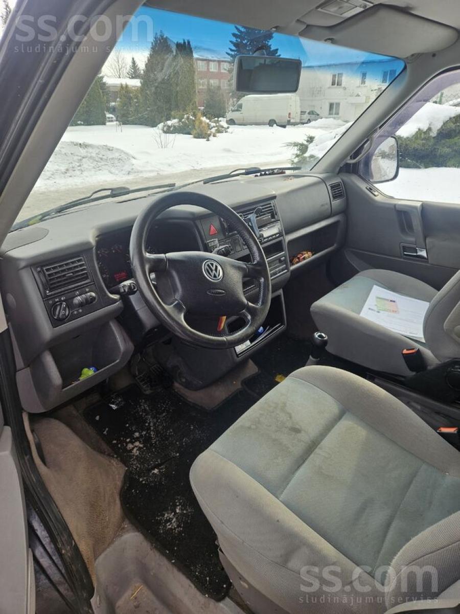 Black Volkswagen Multivan 2002 in Liepaja, with an engine capacity of 2.50 L and mileage of 412 thousand km for 4000 €, photo 6 on AUTOMOTO.COM.LV