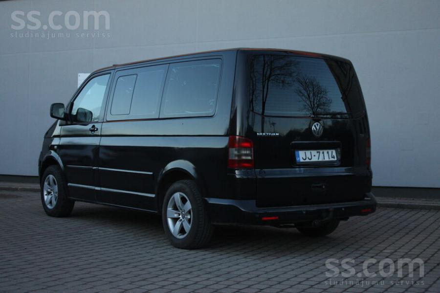 Black Volkswagen Multivan 2004 in Tukums, with an engine capacity of 2.50 L and mileage of 0 thousand km for 3990 €, photo 5 on AUTOMOTO.COM.LV