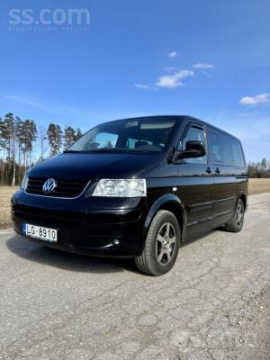 Melns Volkswagen Multivan 2004 Valmiera, ar dzinēja tilpumu 2.50 L un nobraukumu 340 tūkst. km par 6500 €, foto  vietnē AUTOMOTO.COM.LV