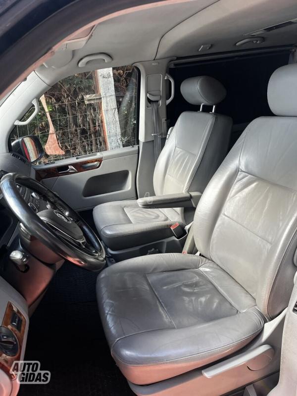 Melns Volkswagen Multivan 2004 Viļņa, ar dzinēja tilpumu 2.50 L un nobraukumu 315 tūkst. km par 7250 €, foto 8 vietnē AUTOMOTO.COM.LV