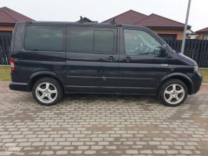 Black Volkswagen Multivan 2005 in Kretinga, with an engine capacity of 2.50 L and mileage of 355 thousand km for 5300 €, photo 4 on AUTOMOTO.COM.LV