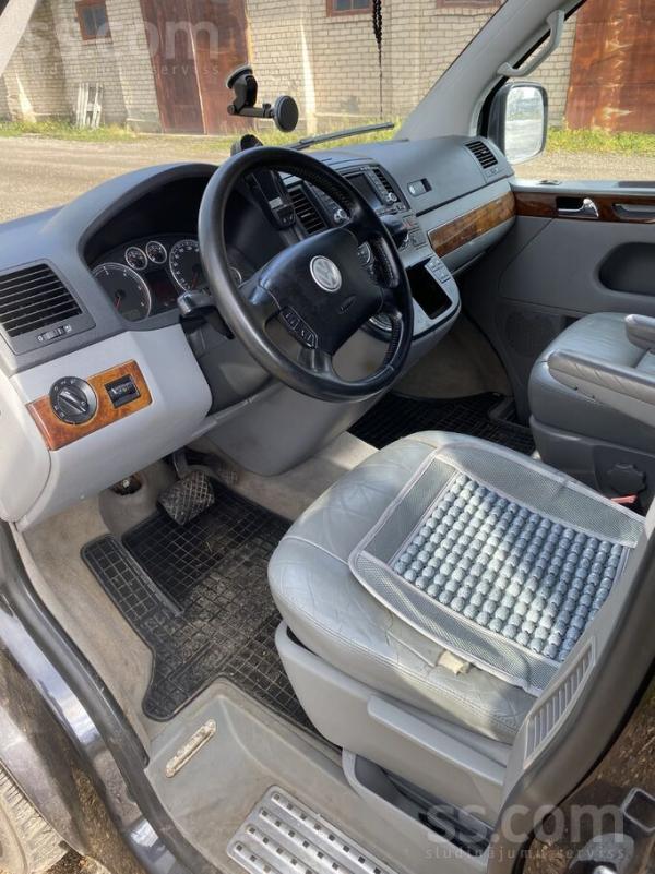 Melns Volkswagen Multivan 2005 Daugavpils, ar dzinēja tilpumu 2.50 L un nobraukumu 275 tūkst. km par 5200 €, foto 4 vietnē AUTOMOTO.COM.LV