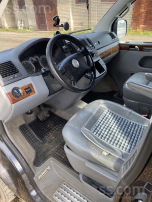 Melns Volkswagen Multivan 2005 Daugavpils, ar dzinēja tilpumu 2.50 L un nobraukumu 275 tūkst. km par 5200 €, foto 4 vietnē AUTOMOTO.COM.LV