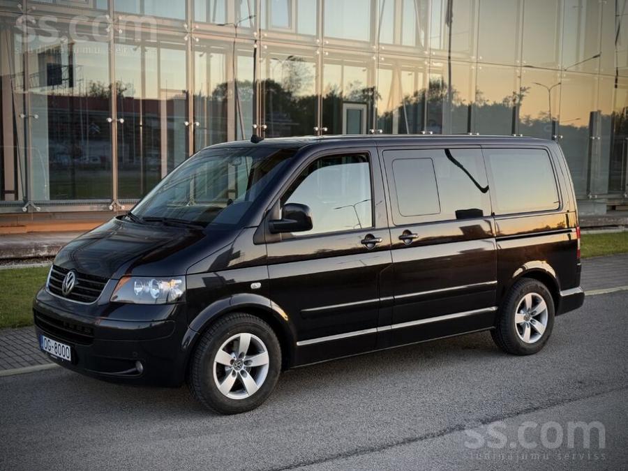 Black Volkswagen Multivan 2006 in Riga, with an engine capacity of 2.50 L and mileage of 297 thousand km for 5490 €, photo 4 on AUTOMOTO.COM.LV