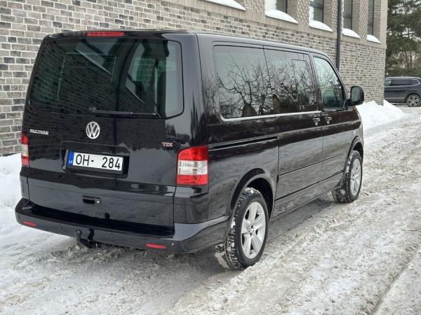 Black Volkswagen Multivan 2006 in Tukums, with an engine capacity of 2.50 L and mileage of 329 thousand km for 8950 €, photo 6 on AUTOMOTO.COM.LV