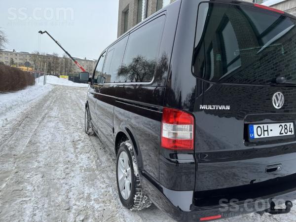 Black Volkswagen Multivan 2006 in Tukums, with an engine capacity of 2.50 L and mileage of 329 thousand km for 8950 €, photo 10 on AUTOMOTO.COM.LV
