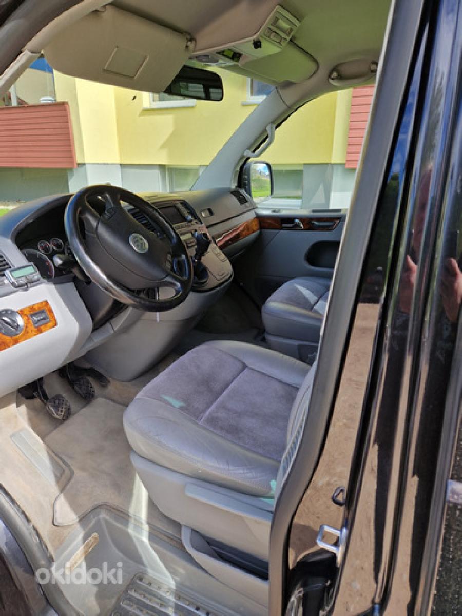 Melns Volkswagen Multivan 2006 Valga, ar dzinēja tilpumu 2.50 L un nobraukumu 312 tūkst. km par 12000 €, foto 3 vietnē AUTOMOTO.COM.LV