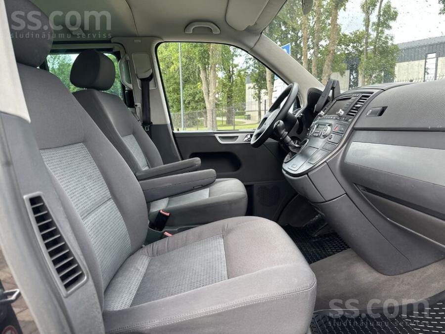 Melns Volkswagen Multivan 2006 Tukums, ar dzinēja tilpumu 2.50 L un nobraukumu 0 tūkst. km par 6990 €, foto 14 vietnē AUTOMOTO.COM.LV