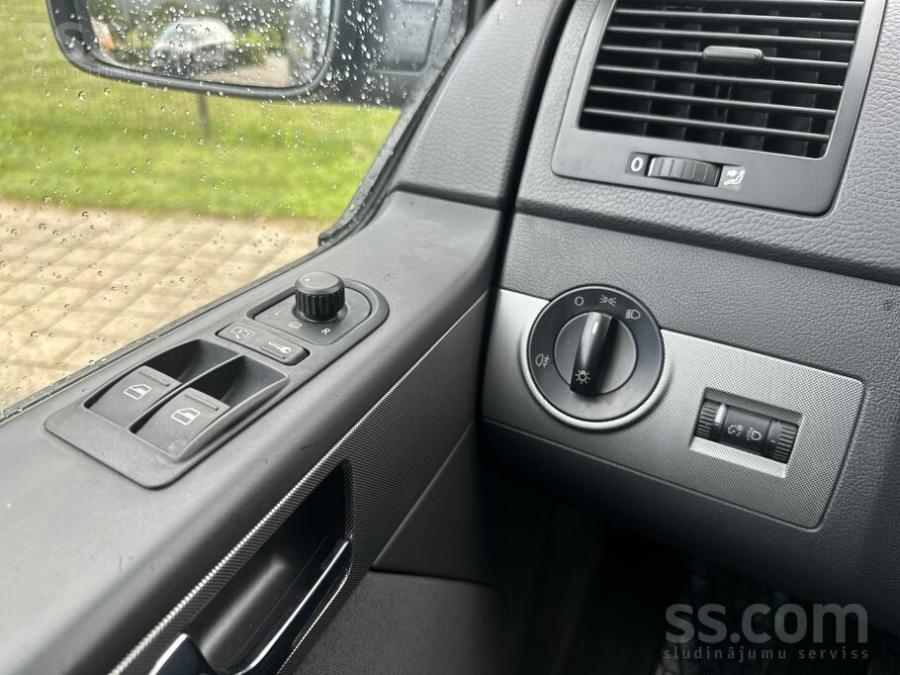 Melns Volkswagen Multivan 2006 Tukums, ar dzinēja tilpumu 2.50 L un nobraukumu 0 tūkst. km par 6990 €, foto 19 vietnē AUTOMOTO.COM.LV