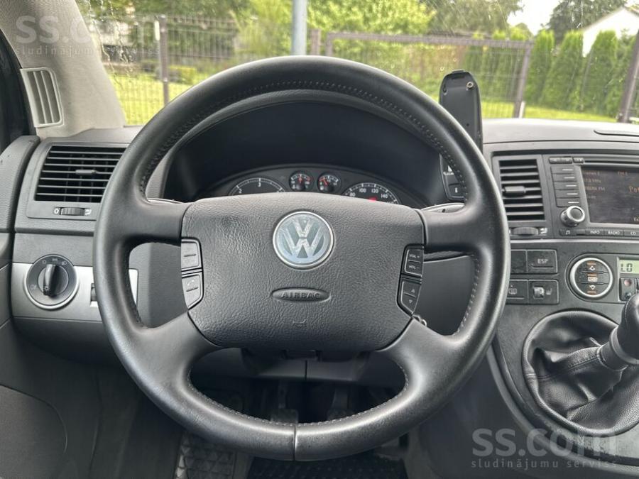 Melns Volkswagen Multivan 2006 Tukums, ar dzinēja tilpumu 2.50 L un nobraukumu 0 tūkst. km par 6990 €, foto 20 vietnē AUTOMOTO.COM.LV