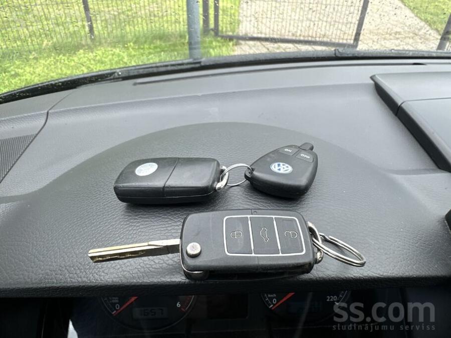Melns Volkswagen Multivan 2006 Tukums, ar dzinēja tilpumu 2.50 L un nobraukumu 0 tūkst. km par 6990 €, foto 22 vietnē AUTOMOTO.COM.LV