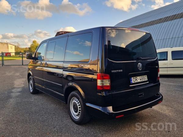 Black Volkswagen Multivan 2006 in Valmiera, with an engine capacity of 2.50 L and mileage of 358 thousand km for 8500 €, photo 4 on AUTOMOTO.COM.LV