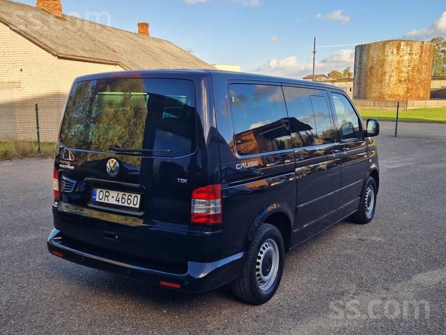 Black Volkswagen Multivan 2006 in Valmiera, with an engine capacity of 2.50 L and mileage of 358 thousand km for 8500 €, photo 5 on AUTOMOTO.COM.LV