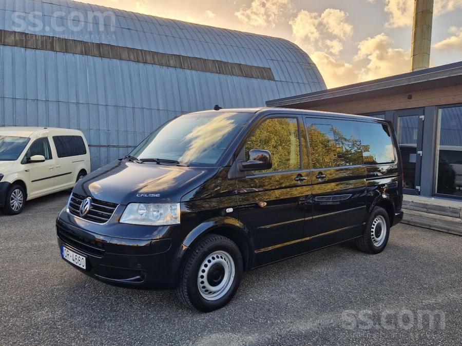 Black Volkswagen Multivan 2006 in Valmiera, with an engine capacity of 2.50 L and mileage of 358 thousand km for 8500 €, photo 6 on AUTOMOTO.COM.LV