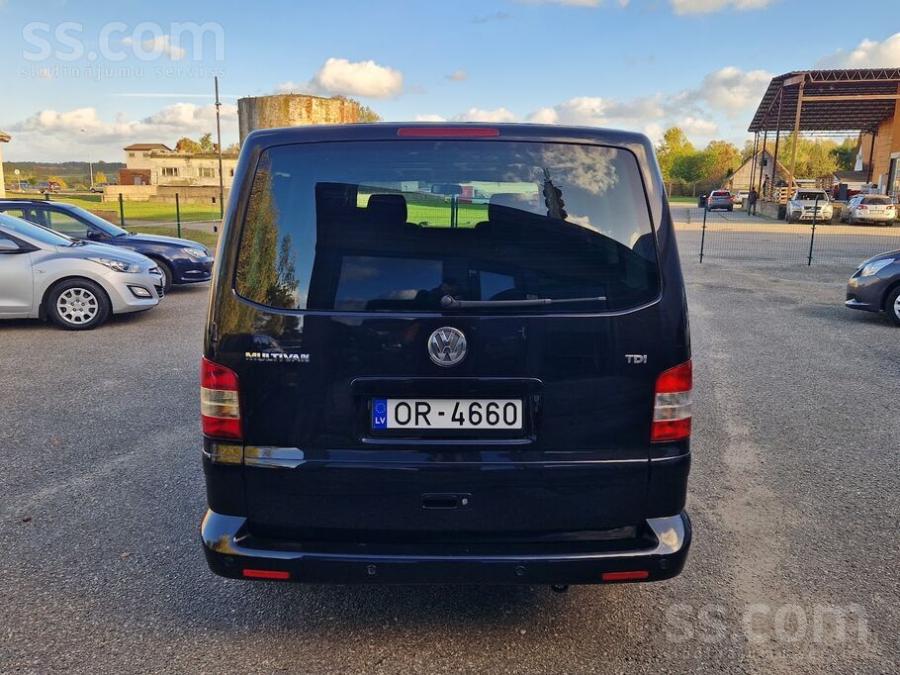 Black Volkswagen Multivan 2006 in Valmiera, with an engine capacity of 2.50 L and mileage of 358 thousand km for 8500 €, photo 9 on AUTOMOTO.COM.LV
