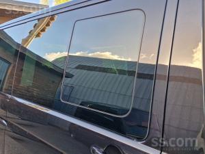 Black Volkswagen Multivan 2006 in Valmiera, with an engine capacity of 2.50 L and mileage of 358 thousand km for 8500 €, photo 11 on AUTOMOTO.COM.LV