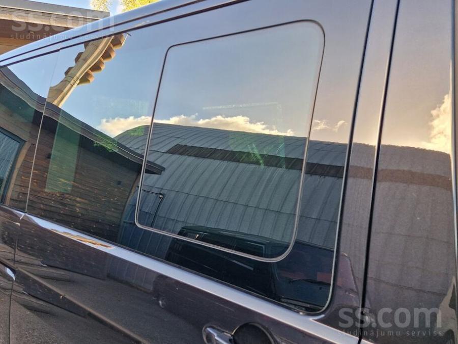 Black Volkswagen Multivan 2006 in Valmiera, with an engine capacity of 2.50 L and mileage of 358 thousand km for 8500 €, photo 11 on AUTOMOTO.COM.LV