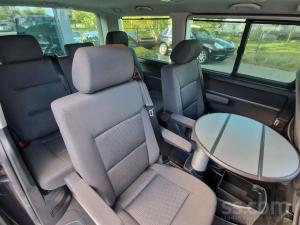 Black Volkswagen Multivan 2006 in Valmiera, with an engine capacity of 2.50 L and mileage of 358 thousand km for 8500 €, photo 17 on AUTOMOTO.COM.LV