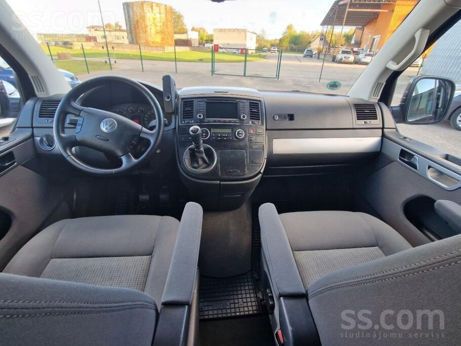 Black Volkswagen Multivan 2006 in Valmiera, with an engine capacity of 2.50 L and mileage of 358 thousand km for 8500 €, photo 18 on AUTOMOTO.COM.LV